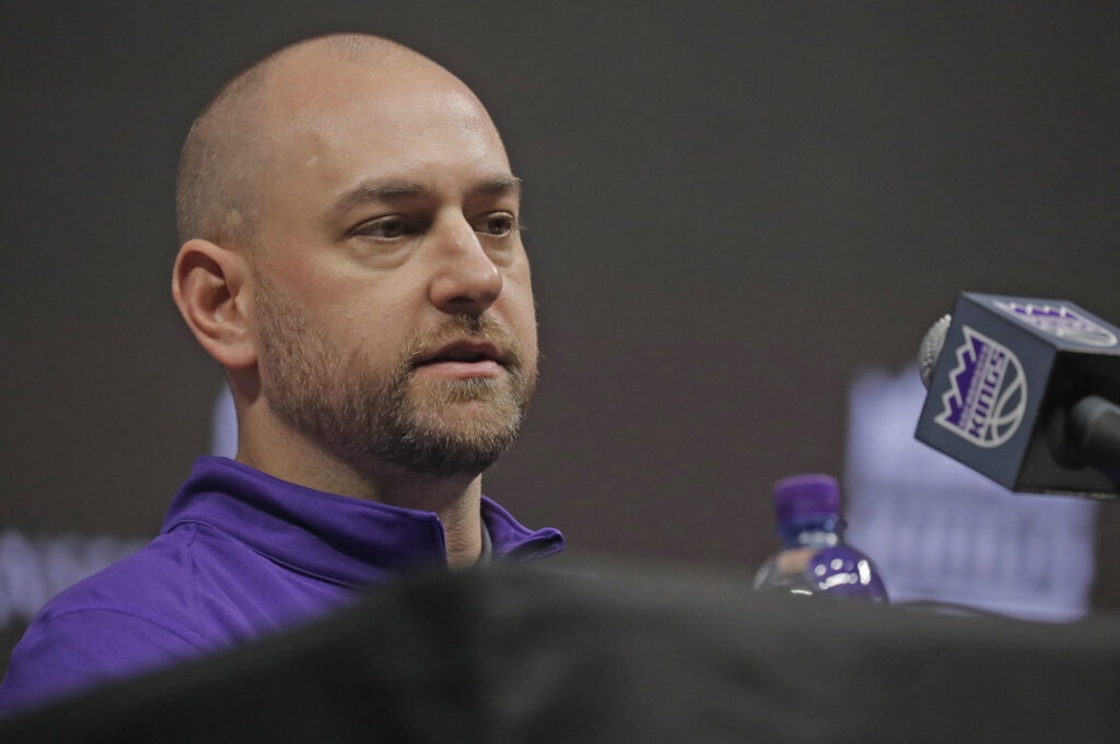 How will the Sacramento Kings approach trade season?