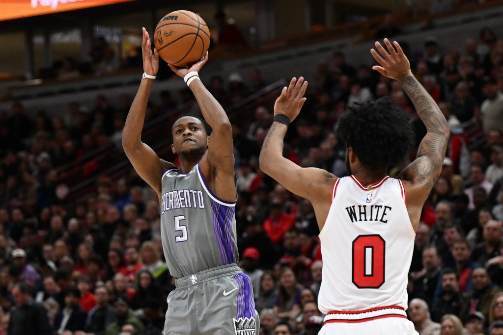 Fox delivers (again) in the 4th to help Sacramento Kings stun Bulls