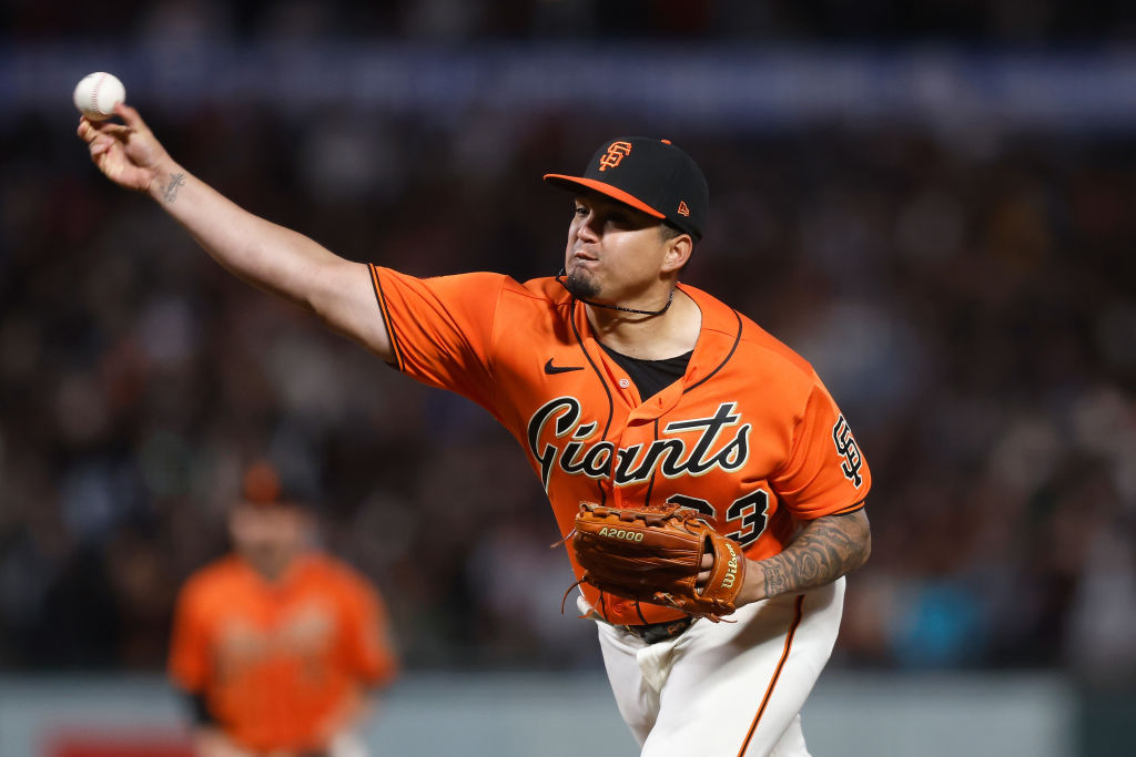 San Francisco Giants trade Mauricio Llovera to Boston for pitcher