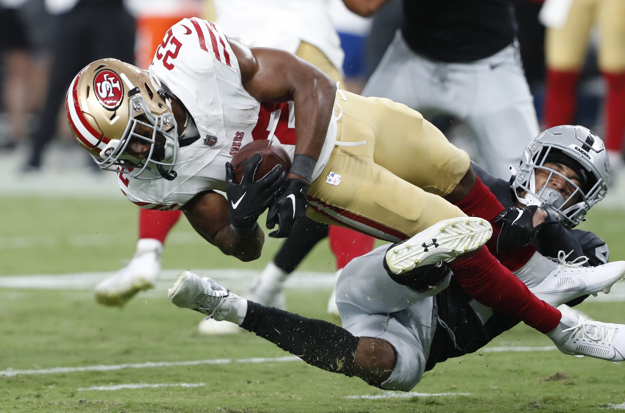 49ers re-sign RB Jeremy McNichols to the practice squad Tuesday