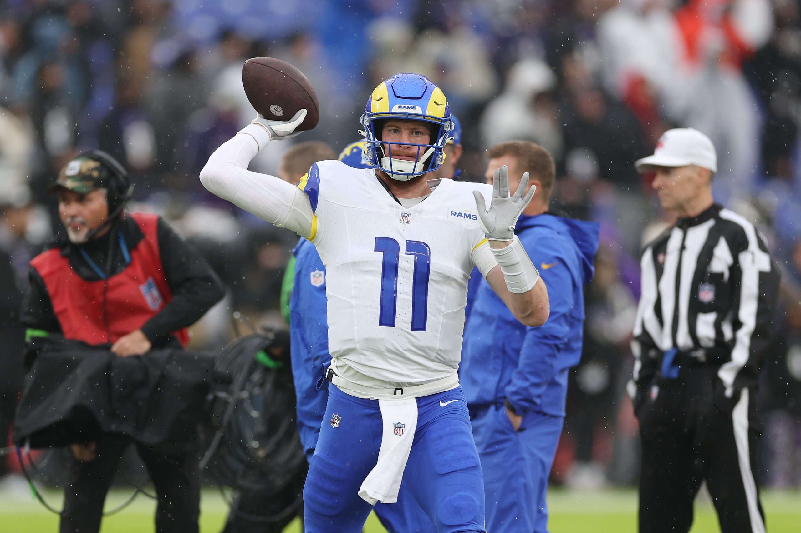 Carson Wentz to start as Rams rest Stafford in season finale