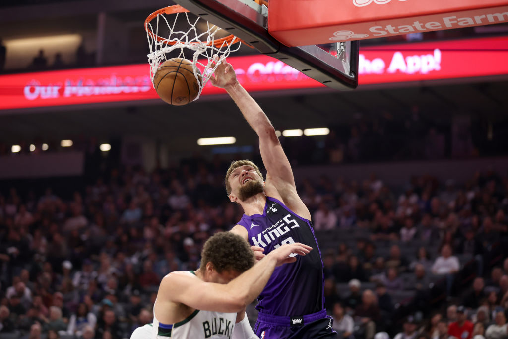 Domantas Sabonis breaks Kings in-season double-double streak