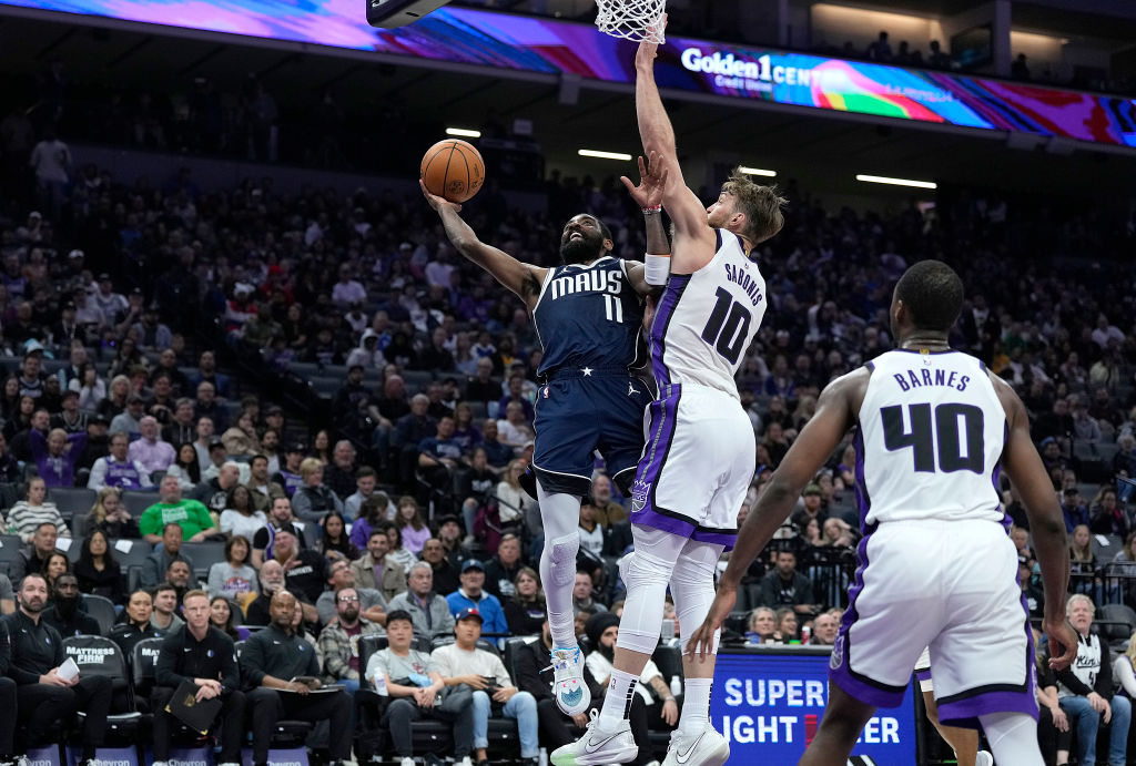 Kings blow fourth quarter lead, drop costly game to Mavericks